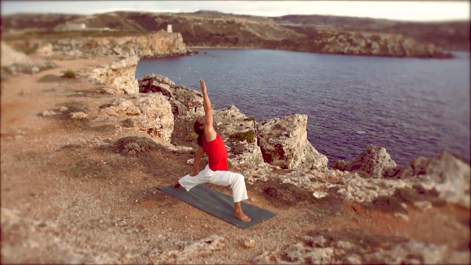 Practice at home: a 1-hour Free Fit Yoga Vinyasa Flow Session video